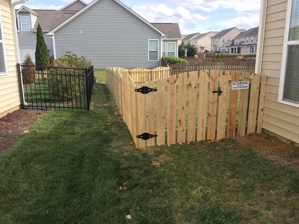 Sunrise Picket - Fence Company Ballantyne